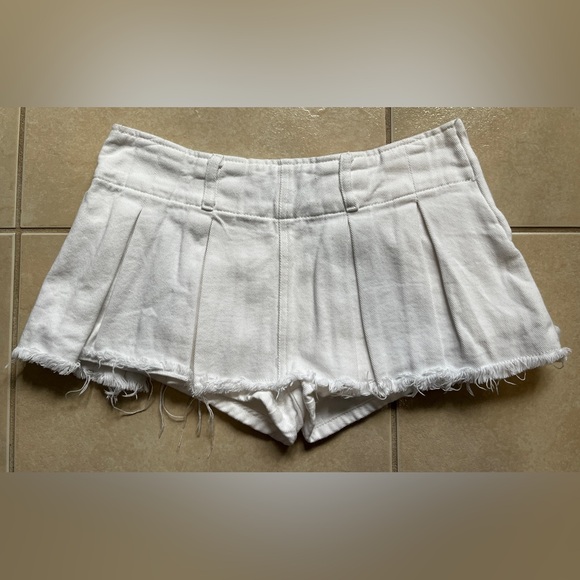 Edikted | Shorts | Edikted Juniors M White Denim Pleated Micro Skort ...
